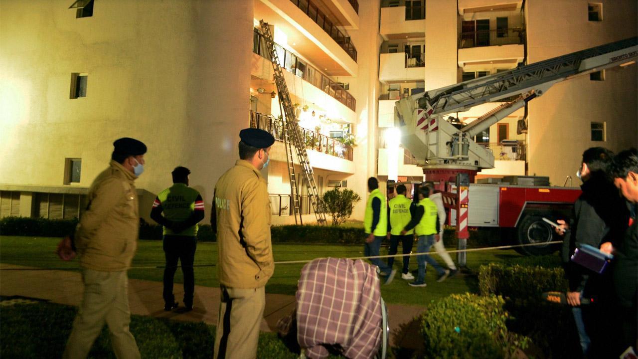 Big accident in Gurugram: Roof of high-rise building collapses, one ...
