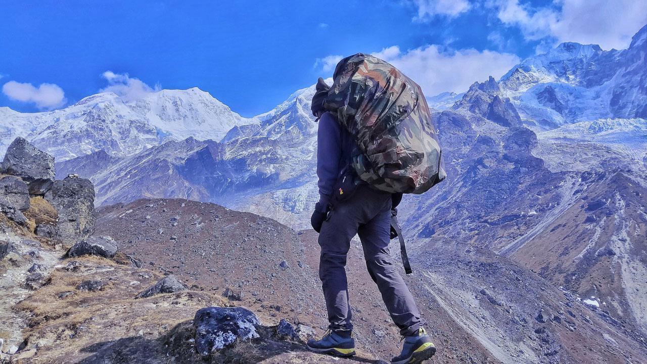 Story of Mumbai`s gujarati mountaineer Rutvik Ved who hoisted the flag ...