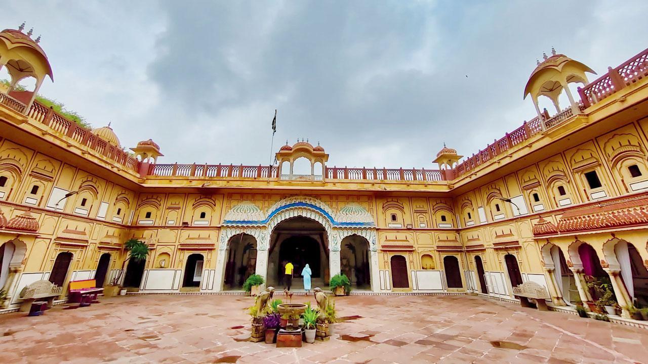 Today lets visit Shri Radha Gopinath Ji Temple and Thikana Mandir Shri ...