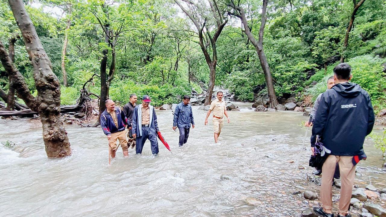 No-entry at Tungareshwar and Chinchoti falls | તુંગારેશ્વર અને ચિંચોટી ...