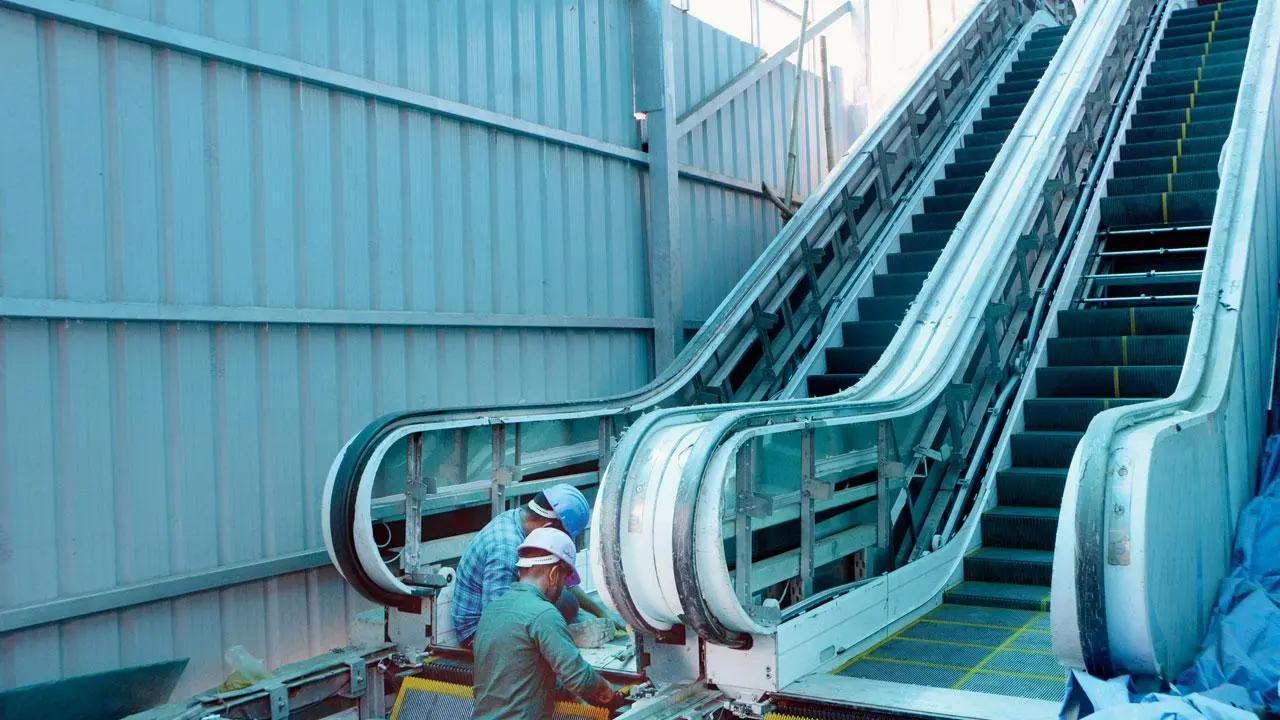First pedestrian bridge with escalator inaugurated in Mumbai by Deepak ...