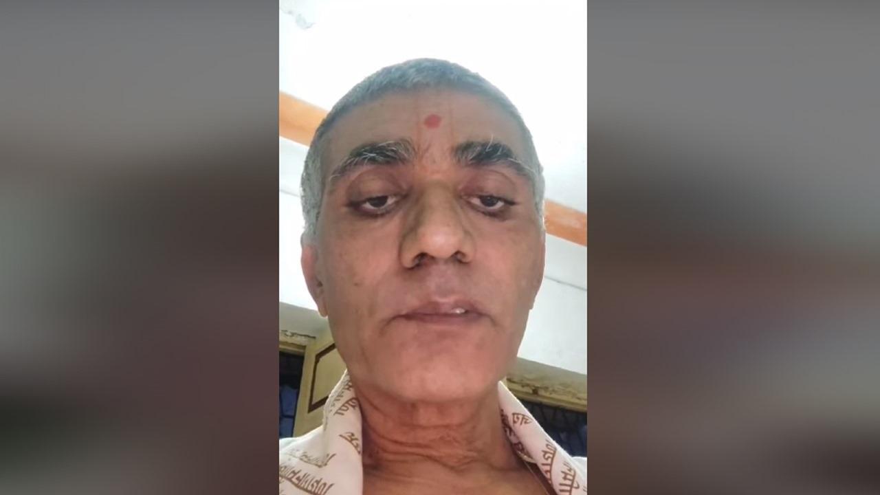 Acharya Dinesh Prasad`s Video: Controversial Video of Swaminarayan Sect Acharya Dinesh Prasad ...