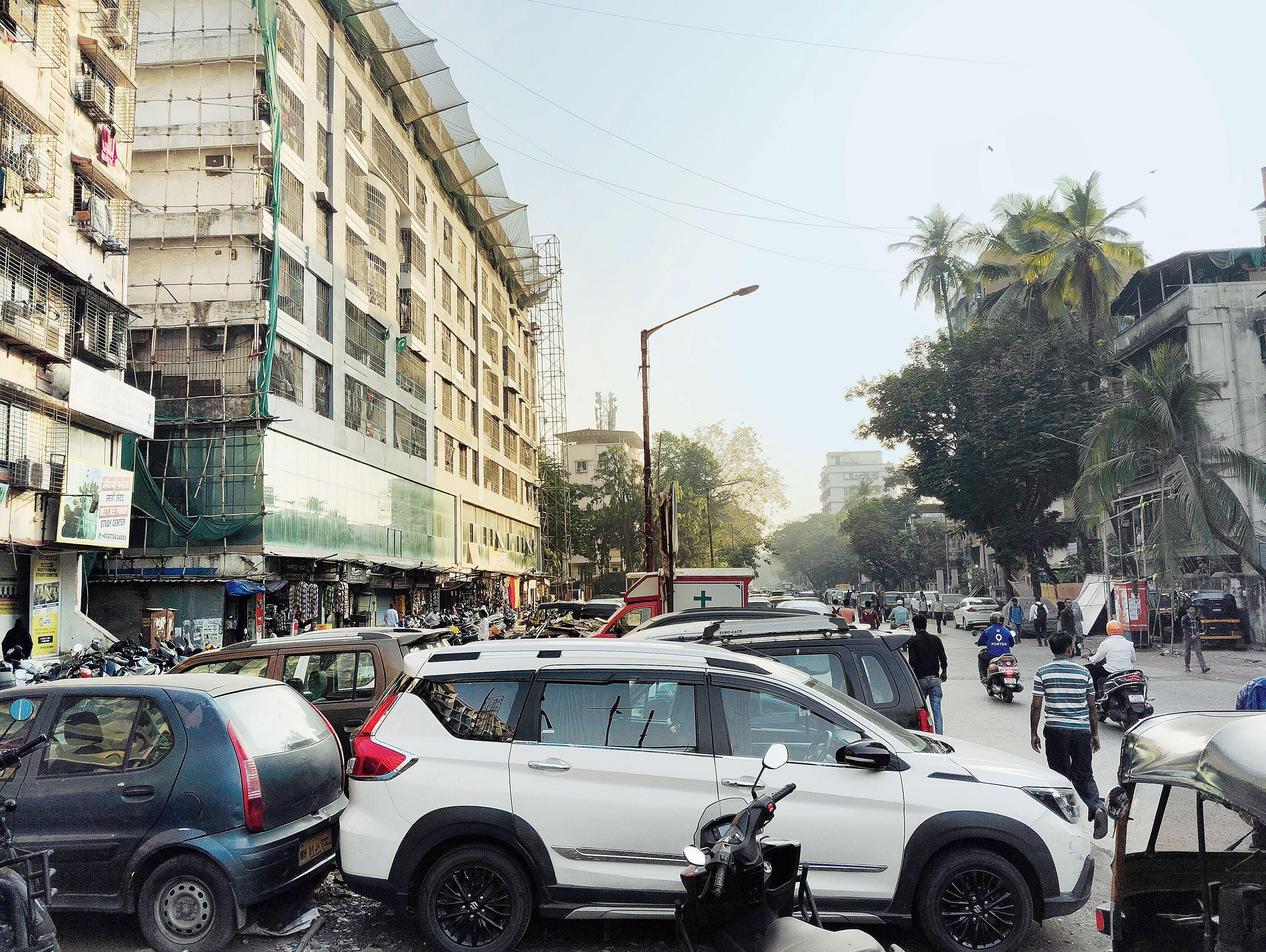 Residents expressed displeasure over illegal parking and footpath ...