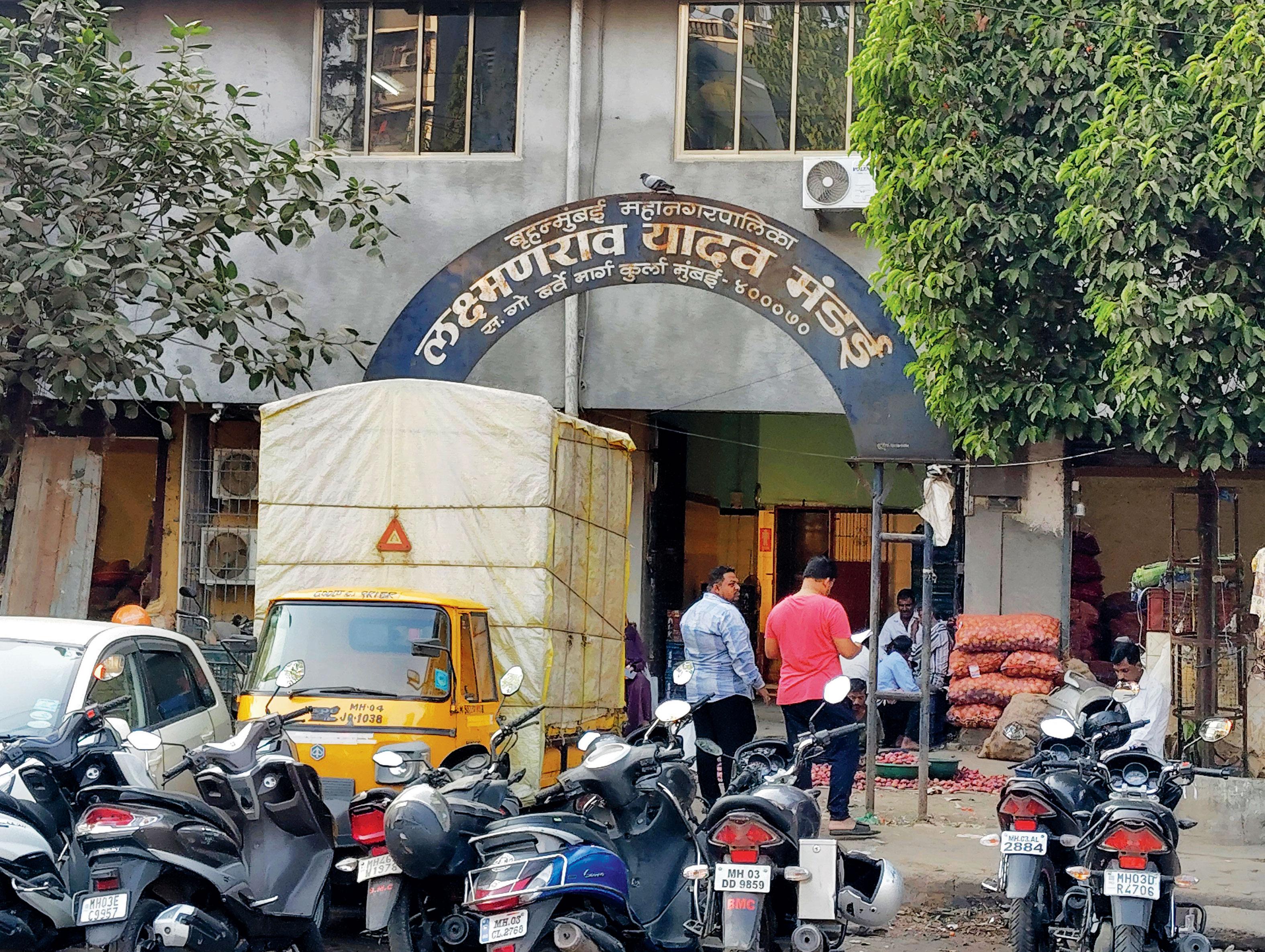 Residents expressed displeasure over illegal parking and footpath ...