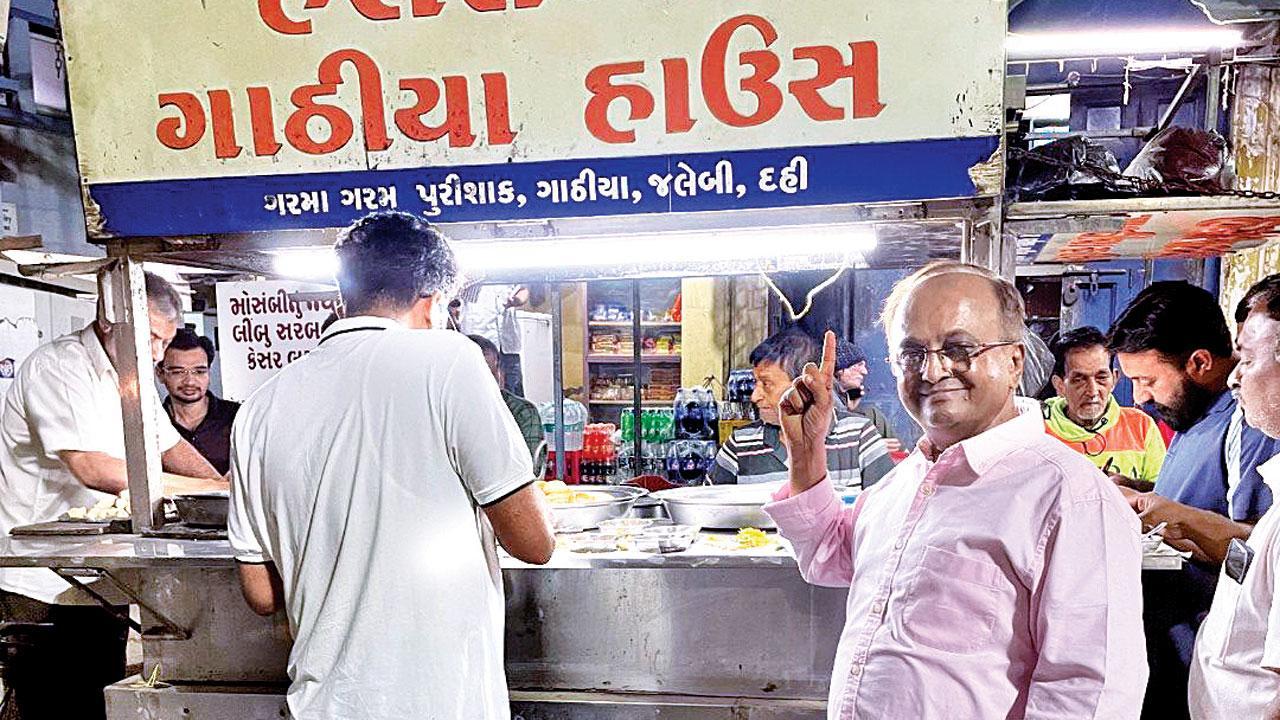 The Famous Food Outlet Of Jamnagar | પૂરી, બટાટાનું શાક, વણેલા ગાંઠિયા ...