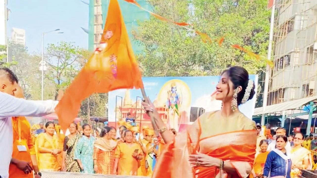Shilpa Shetty Kundra Overjoyed in Bhakti | ભક્તિમાં લીન શિલ્પા શેટ્ટી ...