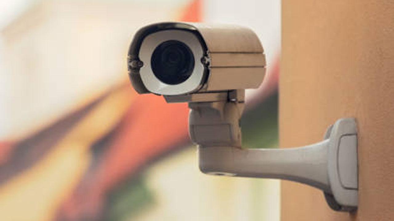Mumbai Crime: House-help caught on CCTV while stealing from a Gujarati ...