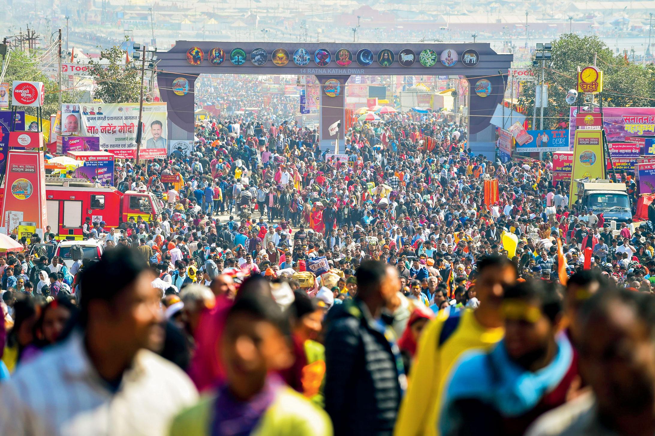 Maha Kumbh Mela 2025: Anurag Thakur Joins Devotees for Holy Dip at Triveni Sangam | ભૂતપૂર્વ ...